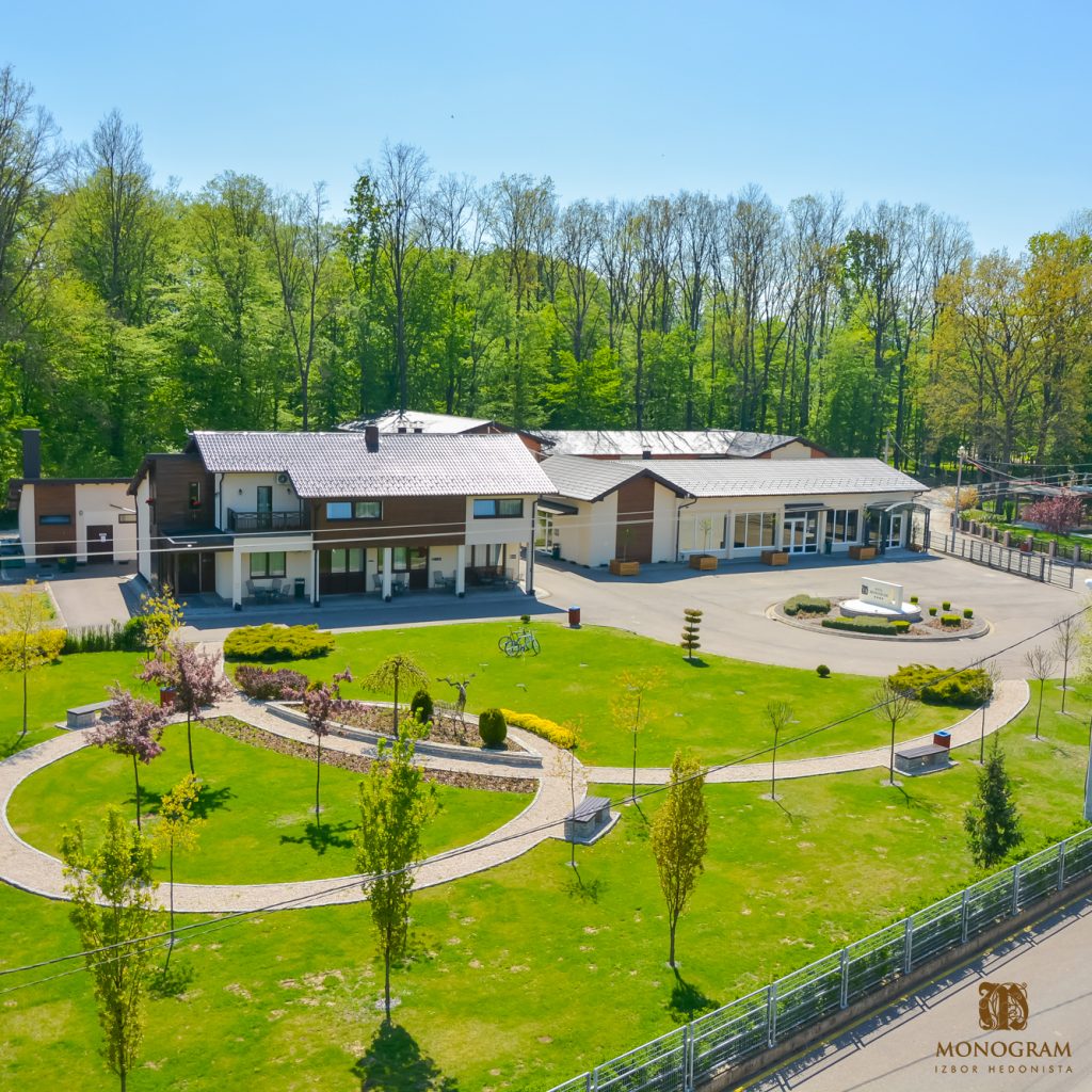 SPOJ TRADICIONALNOG I SAVREMENOG Destilerija Monogram oaza u srcu ...